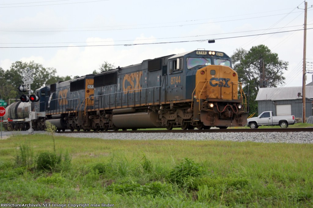 CSX 8744